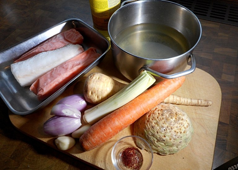 Feine Fischsuppe mit Safran (inkl. hausgemachter Fischsud) | Herr ...