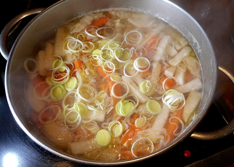 Feine Fischsuppe mit Safran (inkl. hausgemachter Fischsud) | Herr ...