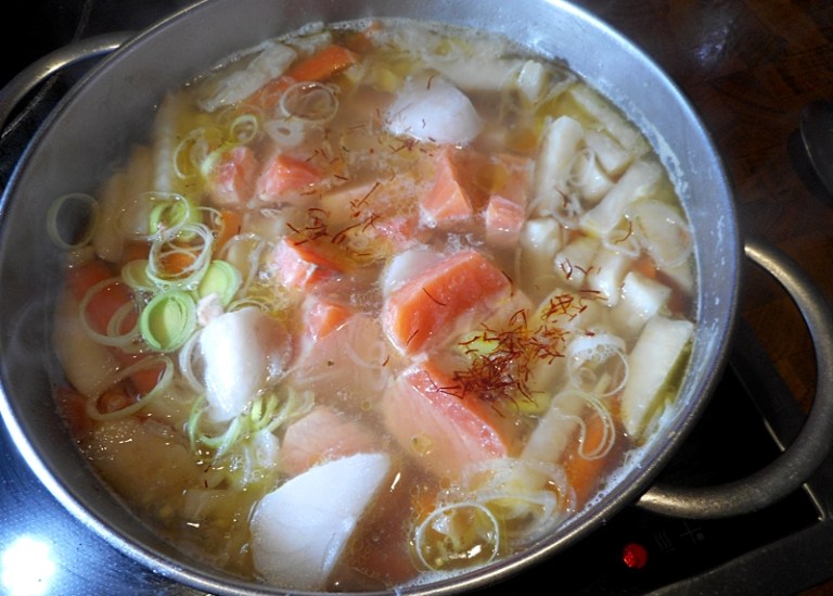 Feine Fischsuppe mit Safran (inkl. hausgemachter Fischsud) | Herr ...