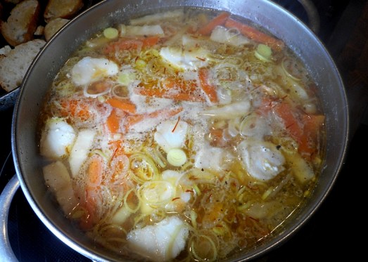 Feine Fischsuppe mit Safran (inkl. hausgemachter Fischsud) | Herr ...