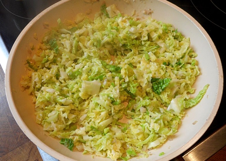 Gefüllte Champignons auf Kohlgemüse | Herr Peschka kocht ...